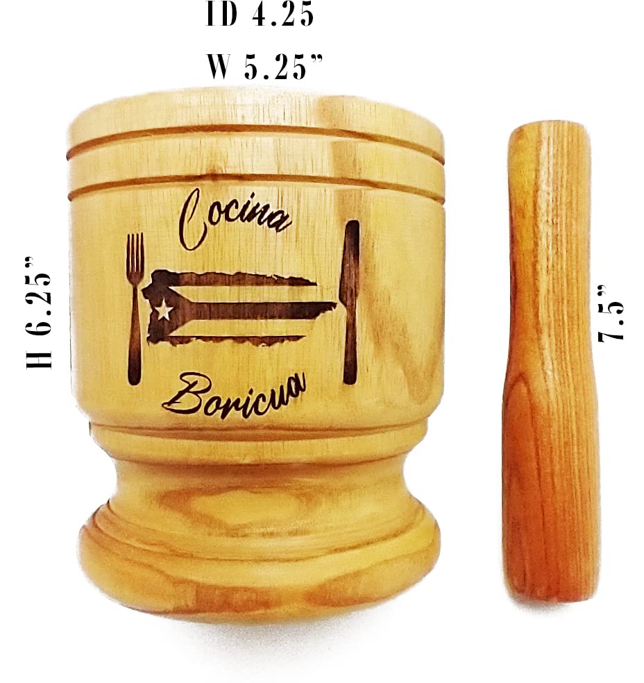 Wooden Mortar Puerto Rico (Big), Pilón de Puerto Rico/Pilón Boricua. Cocina Boricua (Grande) Size : 6.25 X 5.25. Flag design engraved. Con diseño de bandera grabado en la madera.