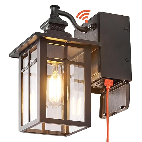 SIEPUNK Porch Light with Outlet, Dusk to Dawn Outdoor Light with GFCI Outlet, Anti-Rust Outdoor Wall Lantern Exterior Light Fixture, Outside Lights for House Front Door Patio Garage, Bulb Included