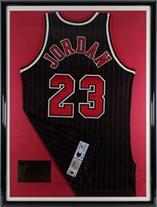 bulls michael jordan "72-10" signed black champion framed jersey uda #bad00565 - autographed nba jerseys