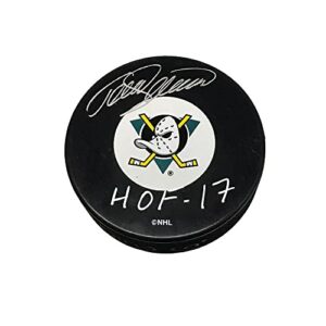 teemu selanne signed anaheim mighty ducks puck with hof 17 - autographed nhl pucks