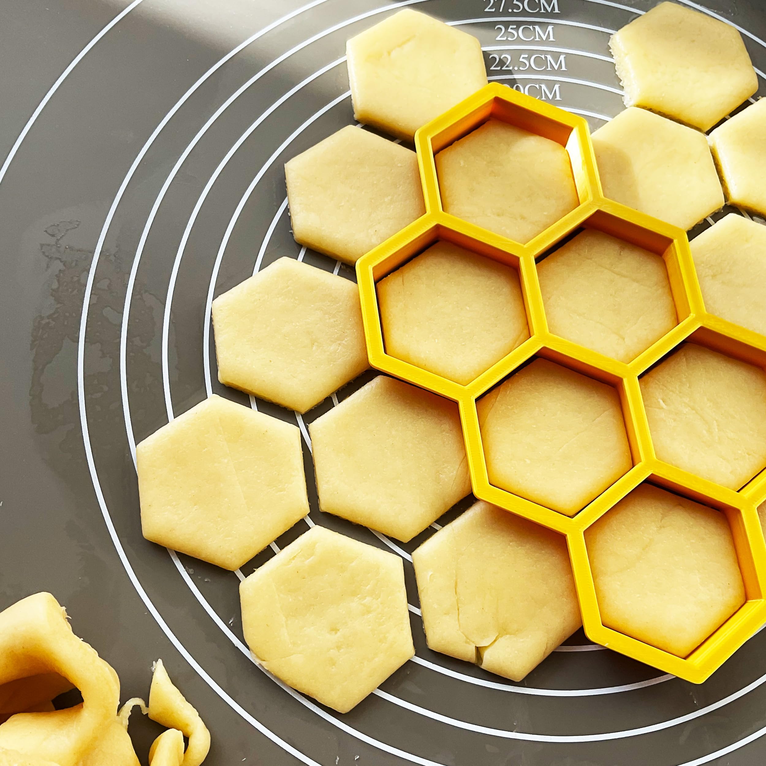 Multi 2.25" Hexagon Geometric Cookie Cutter, Honeycomb Multicutter for Dough, Fondant, Clay (Hexagon (2.25 inch))