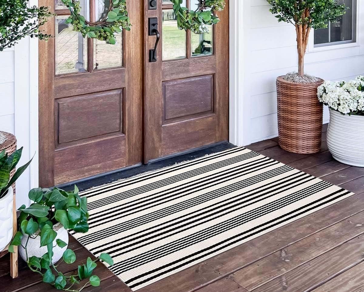 Black and White Striped Rug 24'' x 51''Outdoor Front Porch Rug Hand-Woven Machine Washable Indoor/Outdoor Layered Door Mats for Entryway/Bedroom/Outdoor