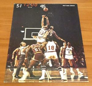 super rare wilt chamberlain vs kareem abdul jabbar 1971 stadium arena card 11x14 - unsigned basketball cards