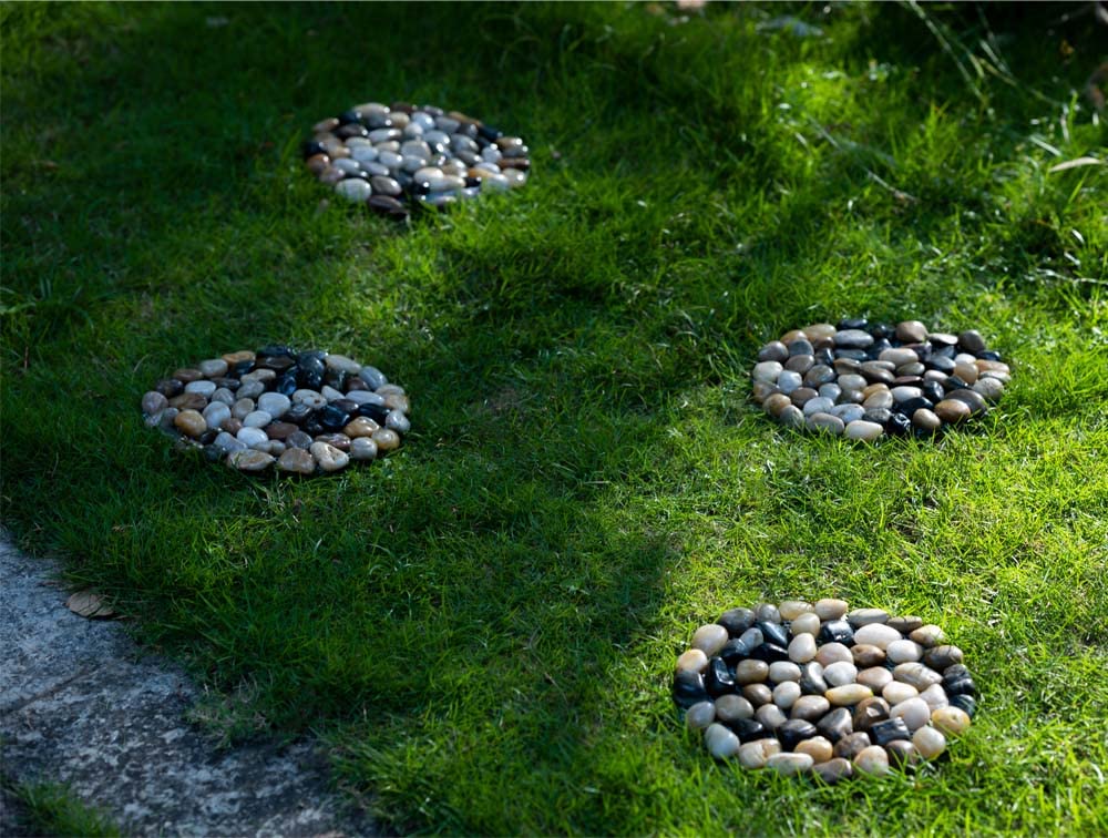 Qualdout River Rocks Stepping Stones Pavers Outdoor for Garden Walkway, Pebbles Polished Gravel for Yard Lawn Patio Pathway Landscaping, Set of 6 (Roundness)