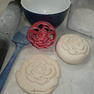 ROSE FLOWER DESIGN PATTERN CONCHA CUTTER MEXICAN SWEET BREAD STAMP MADE IN USA PR4518 Red