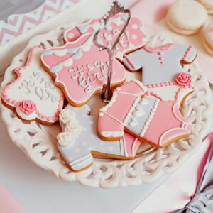 Moleou Baby Shower Cookie Cutter Set, 7Piece Cookie Cutters Include: Onesie, Bib, Baby Carriage, Bottle, Rattle, Rocking Horse and Frame, with Extra Gift 2Pcs Sugar Stir Needle