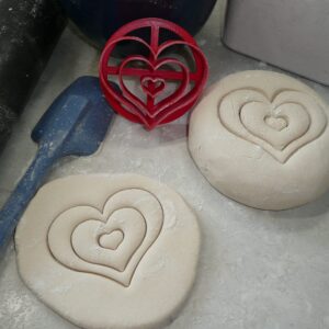 YNGLLC HEART DESIGN PATTERN CONCHA CUTTER MEXICAN SWEET BREAD STAMP MADE IN USA PR4397, Red