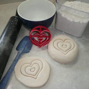 YNGLLC HEART DESIGN PATTERN CONCHA CUTTER MEXICAN SWEET BREAD STAMP MADE IN USA PR4397, Red