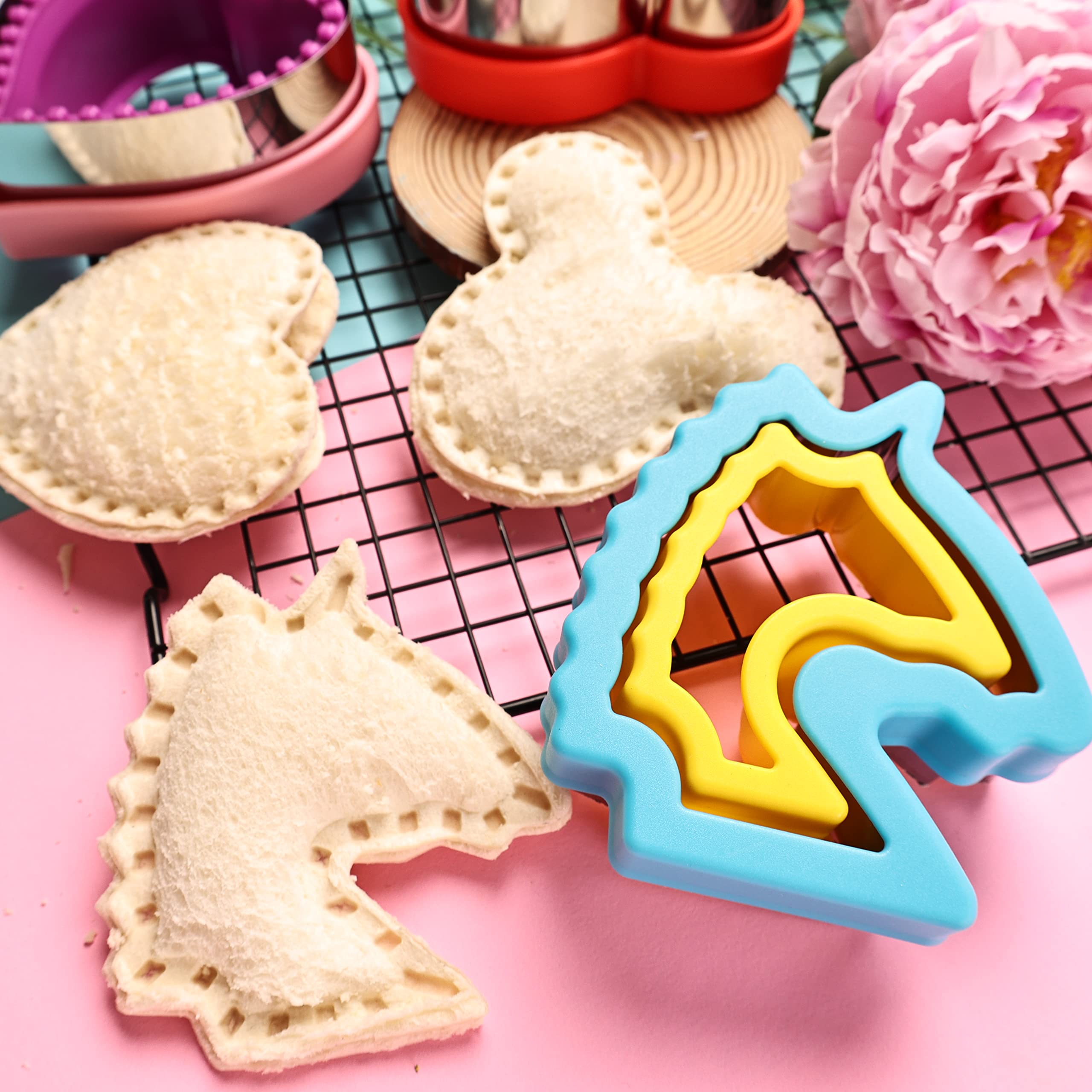 Sandwich Cutters and Sealers, Bread Sandwich Decruster Pancake Maker DIY Cookie Cutters for Kids Bento -Shapes Include Heart, Star, Dinosaur, Paw Print & Unicorn