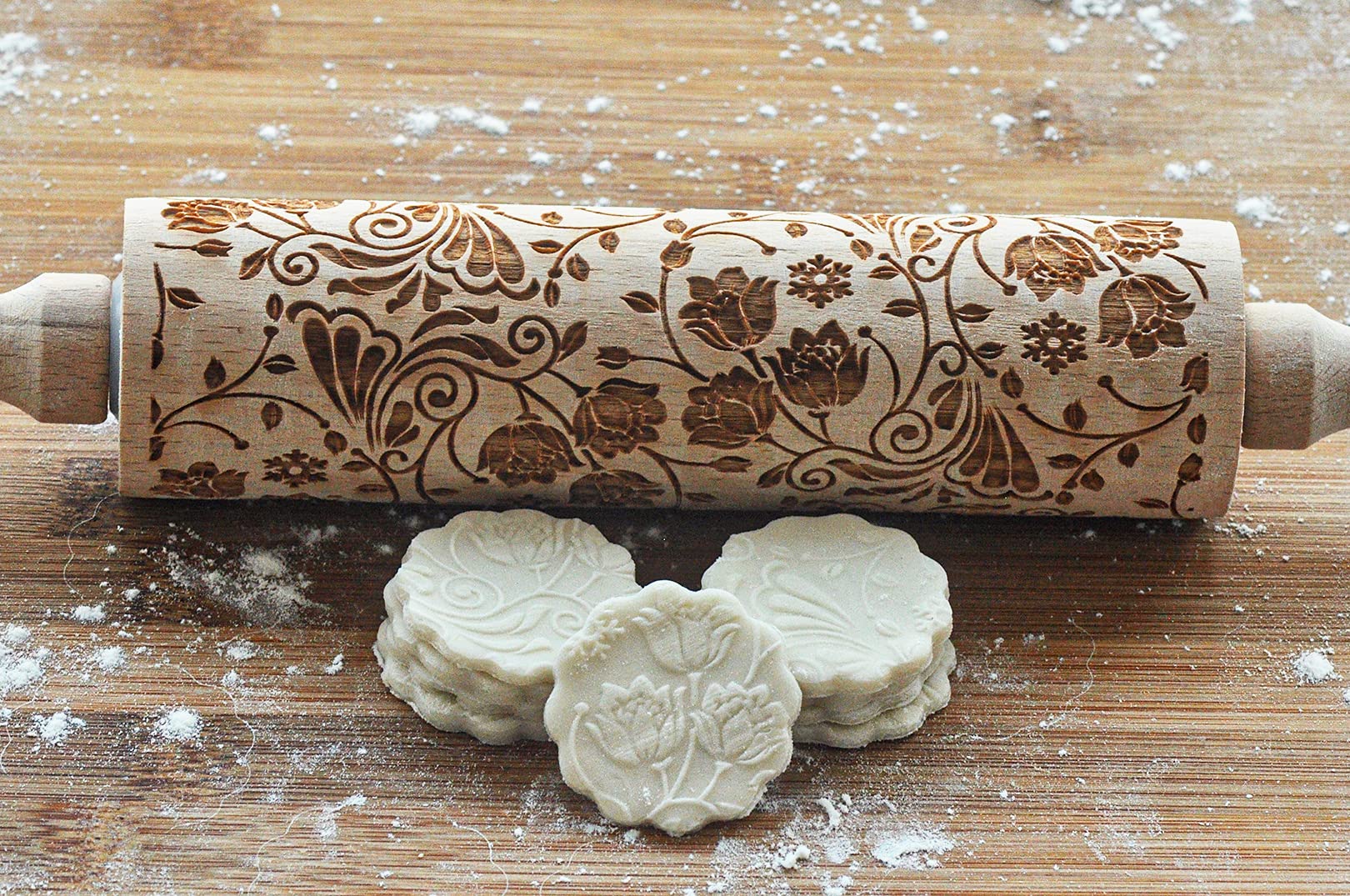 Cosybeau Embossed Rolling Pins for Christmas Baking, 17 inch Large Wooden Roller Pin with Designs Pattern, Best Gift for Wedding, Holiday, Mother, Friends (Lotus)