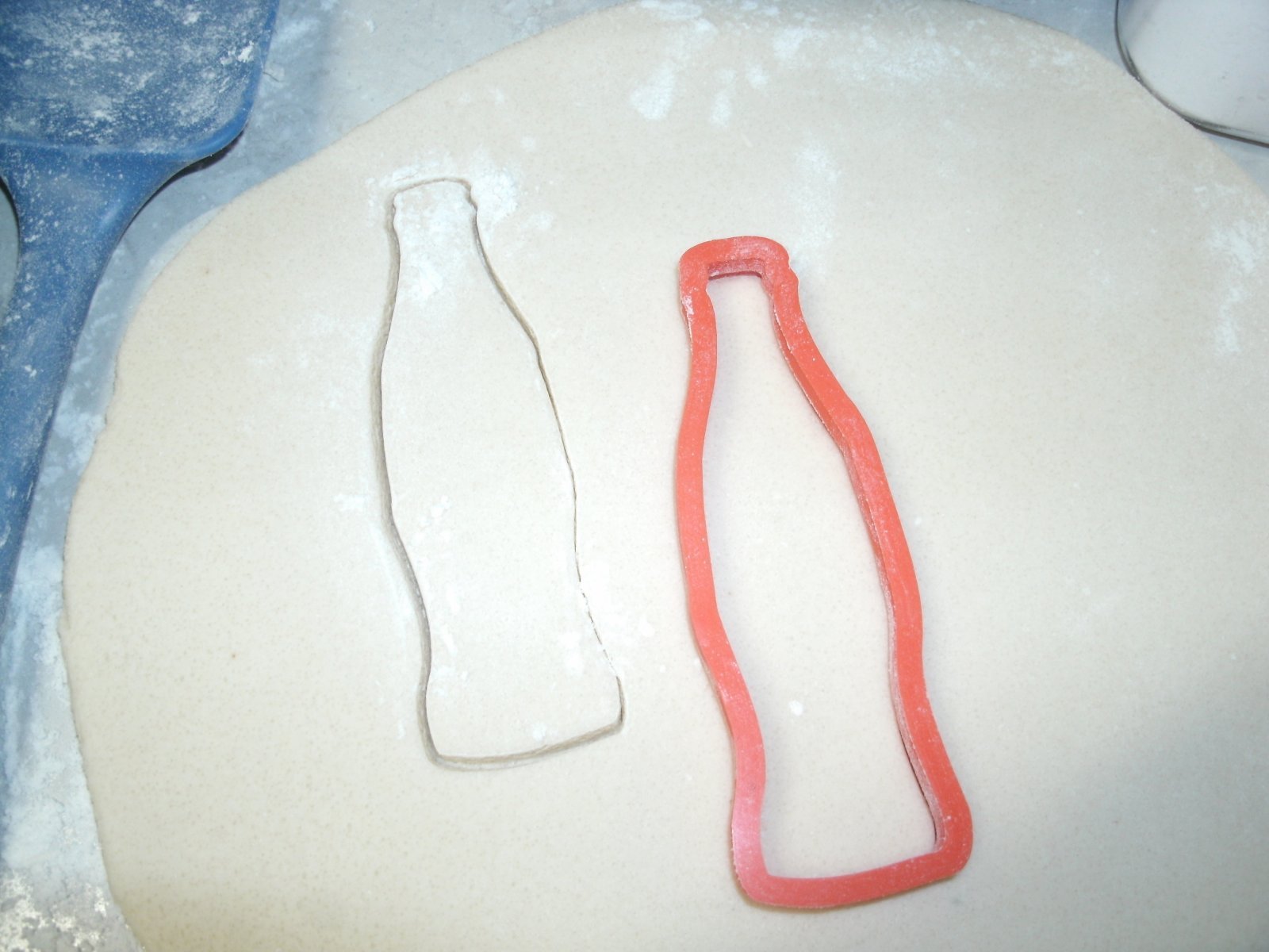 SODA POP BOTTLE VINTAGE COOKIE CUTTER BAKING TOOL MADE IN USA PR631