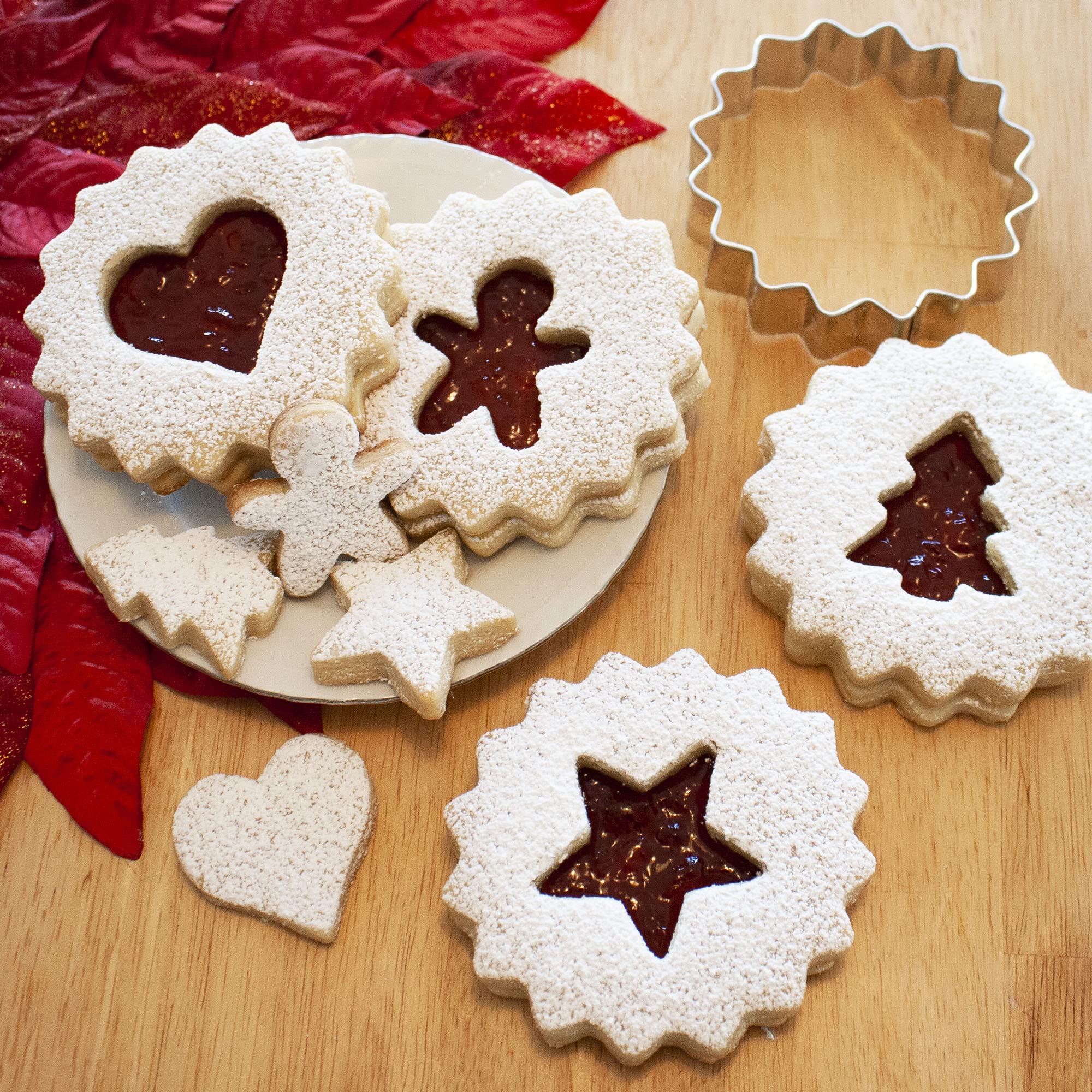 Christmas Linzer Cookie Cutters 5-Pc. Set Made in USA by Ann Clark, Fluted Circle, Mini Heart, Mini Christmas Tree, Mini Star, Mini Gingerbread Man