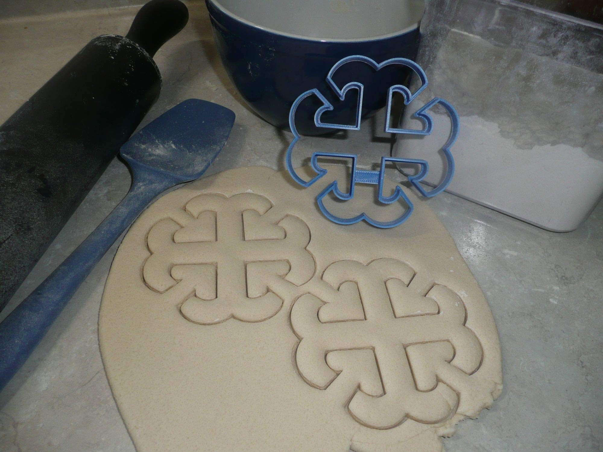 FRENCH CROSS OUTLINE 4.25 INCH RELIGIOUS SYMBOL CHRISTIAN CATHOLIC COOKIE CUTTER MADE IN USA PR3838