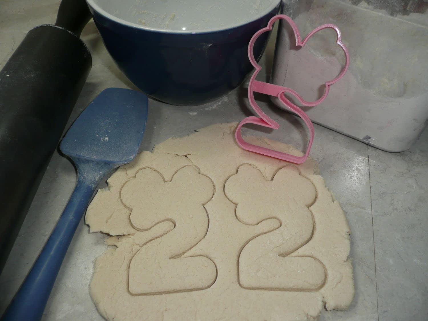 THEMED MAGICAL MOUSE WITH BOW NUMBER TWO 2 OUTLINE COOKIE CUTTER MADE IN USA PR4572