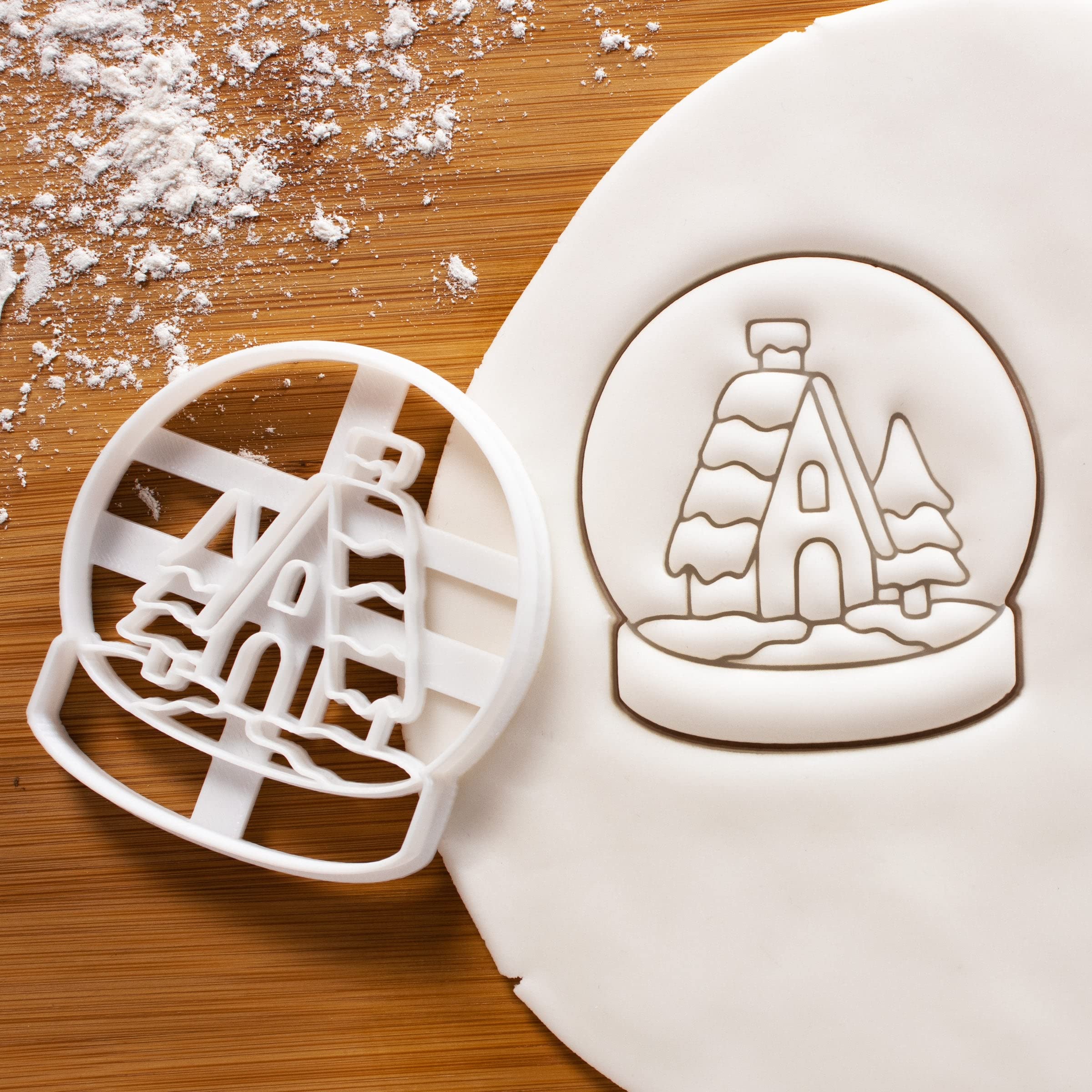 Set of 3 Christmas themed cookie cutters (Designs: Santa Claus, Snow Globe, and Snowman), 3 pieces - Bakerlogy