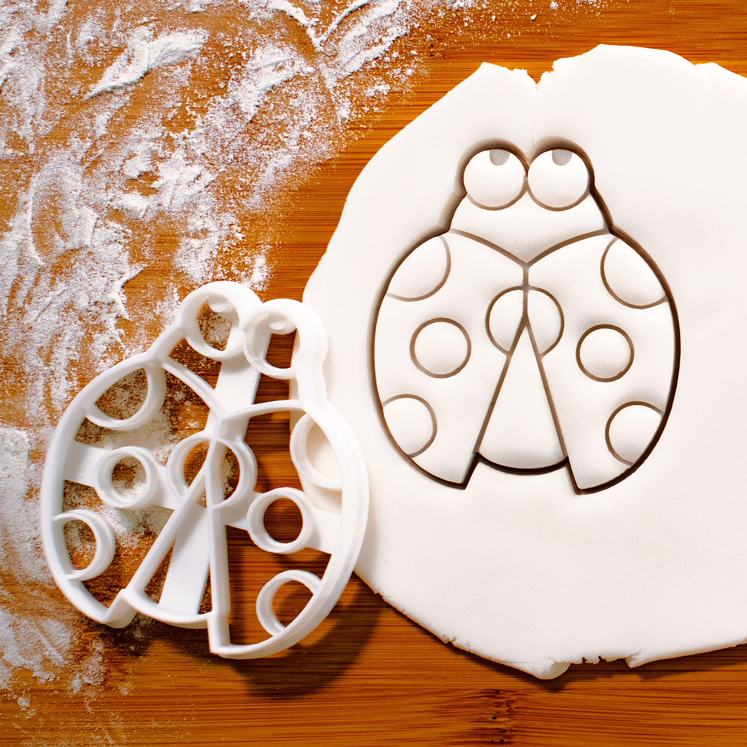 Ladybug cookie cutter, 1 piece - Bakerlogy