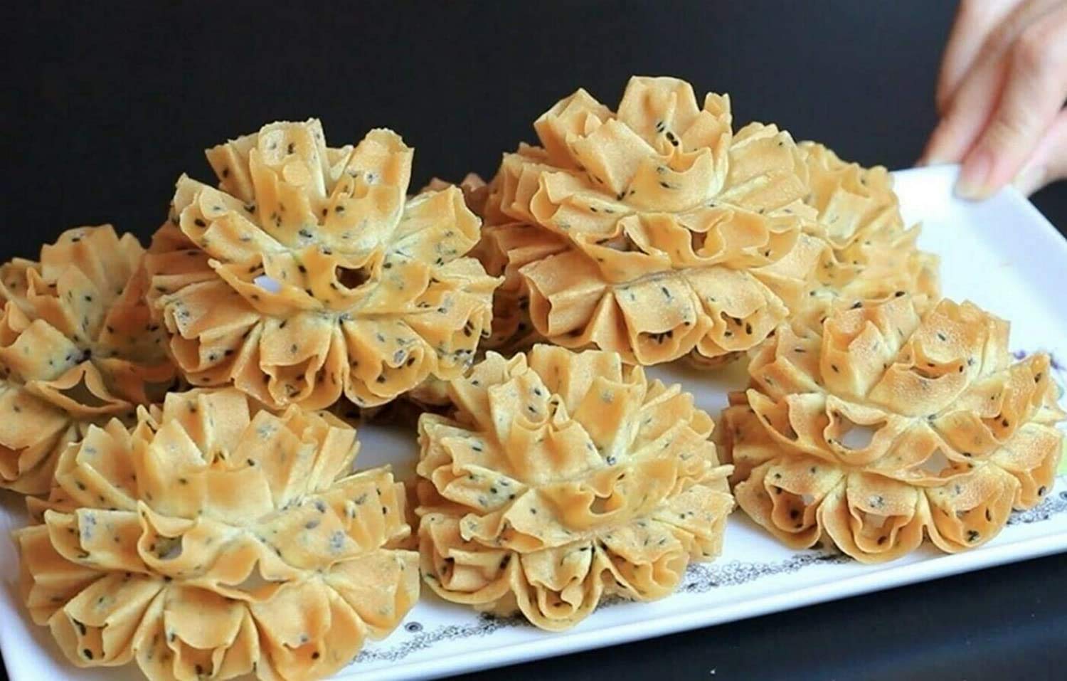 Thai Dok Jok Sesame Cookies Brass Mold Maker Crispy Biscuit Blossom Lotus Flowers Thai Sunflower Cookie 3.15" (Medium)