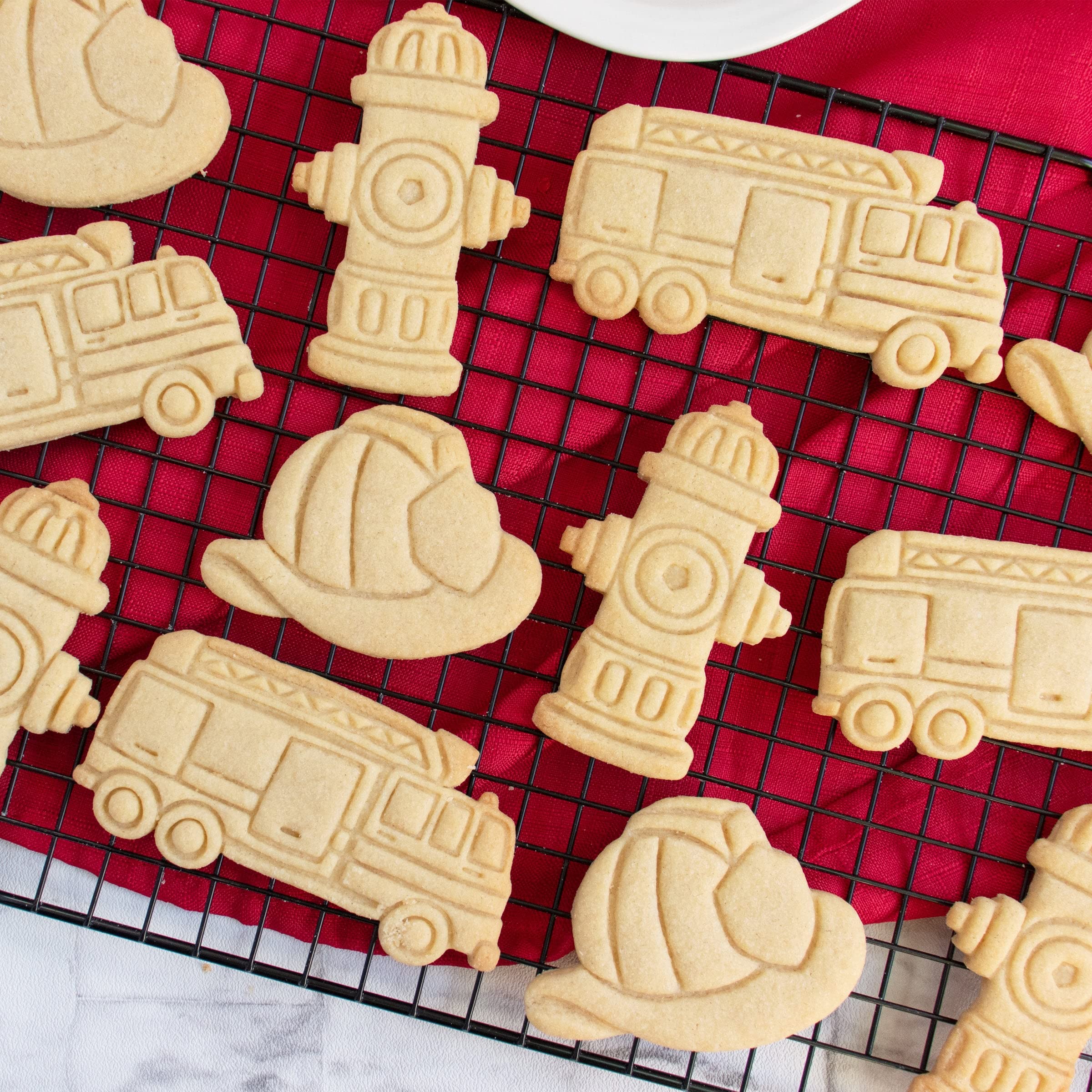 Set of 3 Fireman themed cookie cutters (Designs: Fire Truck, Fire Hydrant, and Fire Helmet), 3 pieces - Bakerlogy