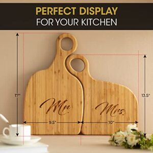 DELUXY Mr & Mrs Cutting Board & Cheese Board- Wedding Gifts for Couples Unique 2023, Mr and Mrs Gifts, Couples Gifts for Him and Her, Bridal Shower Gifts for Bride, Cool Engagement Gifts, Anniversary