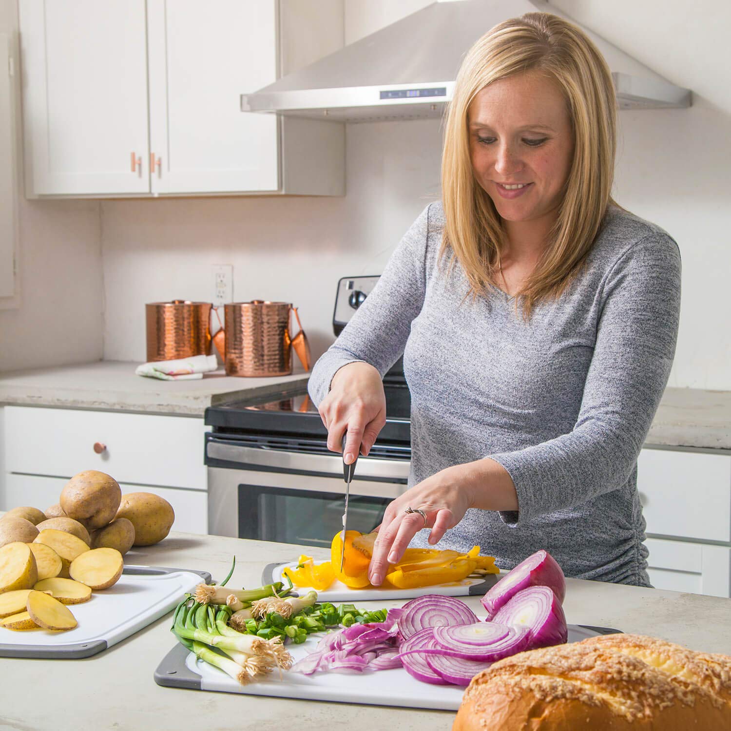 HOMWE Kitchen Cutting Board and Extra Long Professional Silicone Oven Mitt