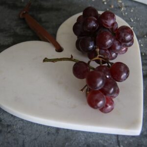 Foreside Home & Garden White Marble Heart Shaped Kitchen Serving Cutting Board, 8 x 9 x 0.5