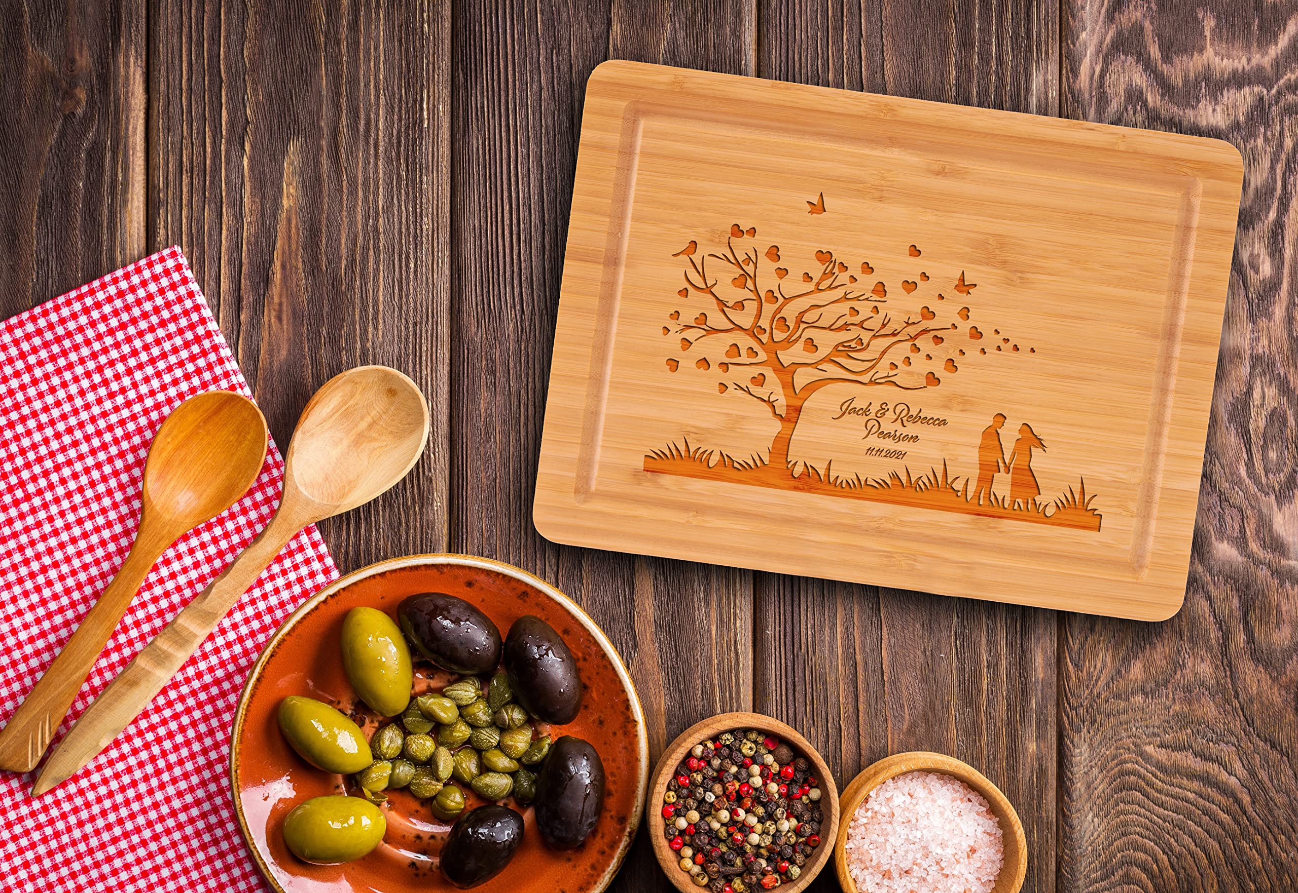 Family Love Tree Personalized Cutting Board, Custom Couple Names cutting board, Laser engraved Chopping board for Wedding, anniversary, Mother's Day gift