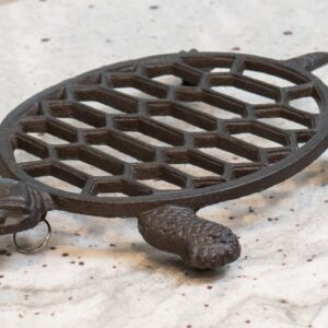 gasaré, Cast Iron Trivet for Pots, Pans, and Hot Dishes, Metal Trivet, Sea Turtle Design, Rubber Feet Caps, Ring Hanger, 11.5 x 8 Inches, Brown, 1 Unit