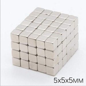 RUTILISM 50 Pcs 5x5x5mm refrigerator square magnet for work or office, scientific purposes, arts and crafts or school classrooms, etc.