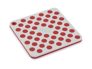 joseph joseph duo spot-on set of 2 silicone trivets, grey/red