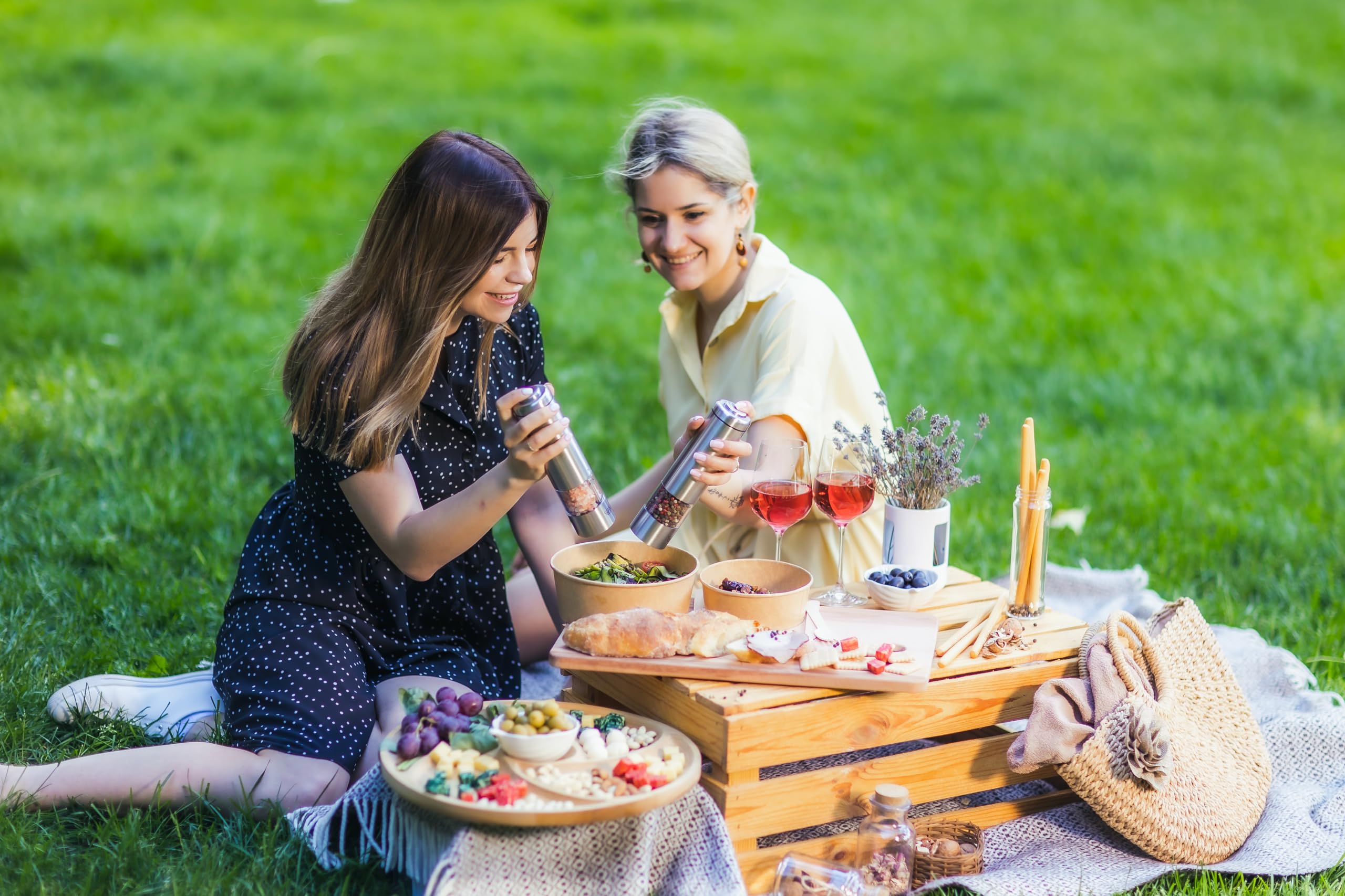 KSL Electric Salt and Pepper Grinder Set - Mother's Day Gift - Adjustable Motorized Electrical Powered Auto Shakers Holiday kit - Automatic Power Mill - Automated Battery Operated Electronic Crusher