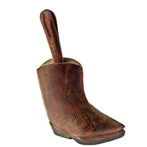 Pepper Mill Wood, Pepper Crusher. Figure Ironwood Handmade for Crush Chiltepin Chili Tepin, Spices or Peppers. Kitchen and Utensil Decor (Boot figure)