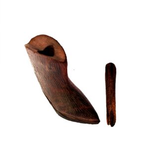 Pepper Mill Wood, Pepper Crusher. Figure Ironwood Handmade for Crush Chiltepin Chili Tepin, Spices or Peppers. Kitchen and Utensil Decor (Boot figure)