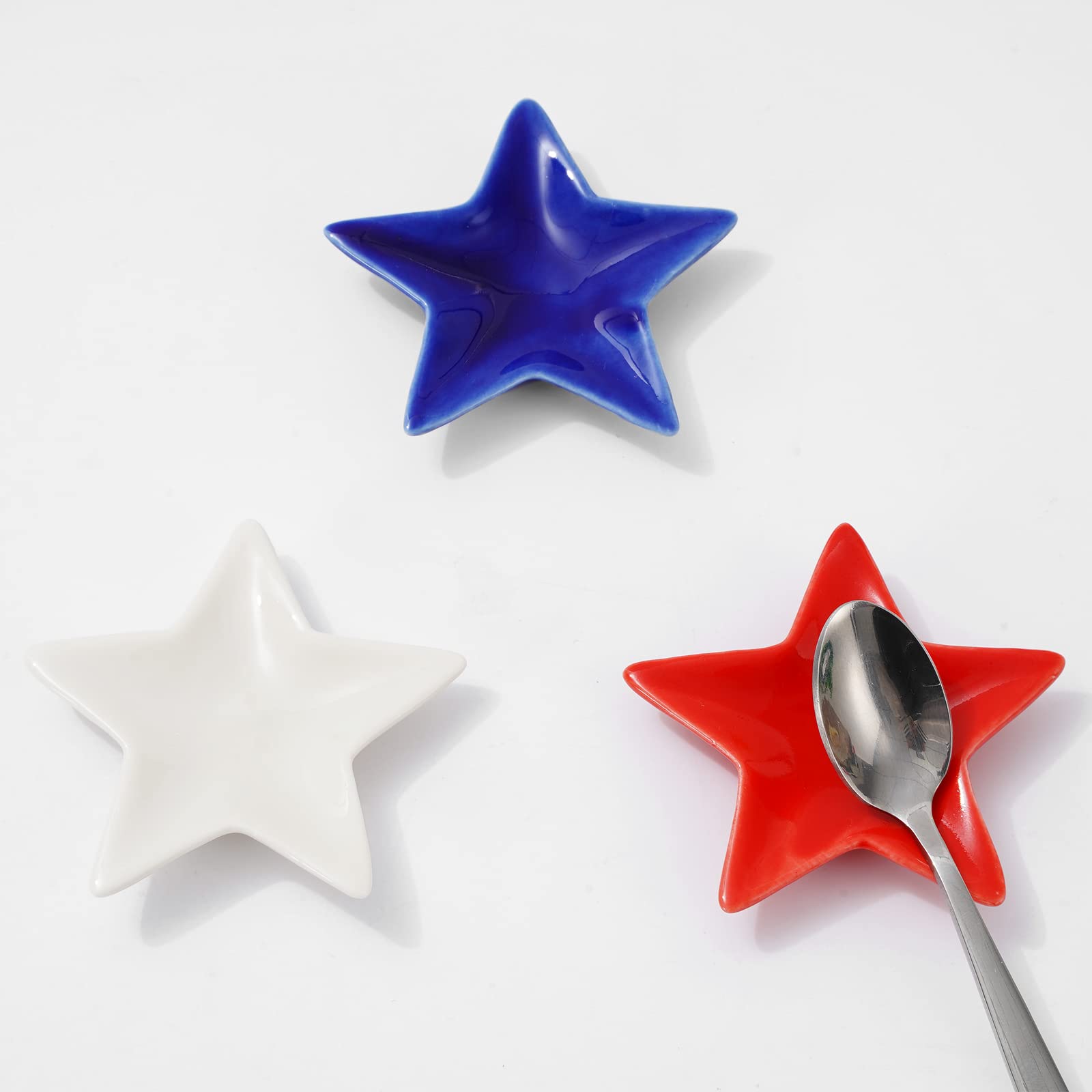 Whaline 3Pcs Patriotic Star Coffee Spoon Rest 4th of July Ceramic Teaspoon Holder Red Blue White Star Ring Dish for Independence Day Kitchen Office Coffee Bar Coffee Stirrers Home Decor Accessories