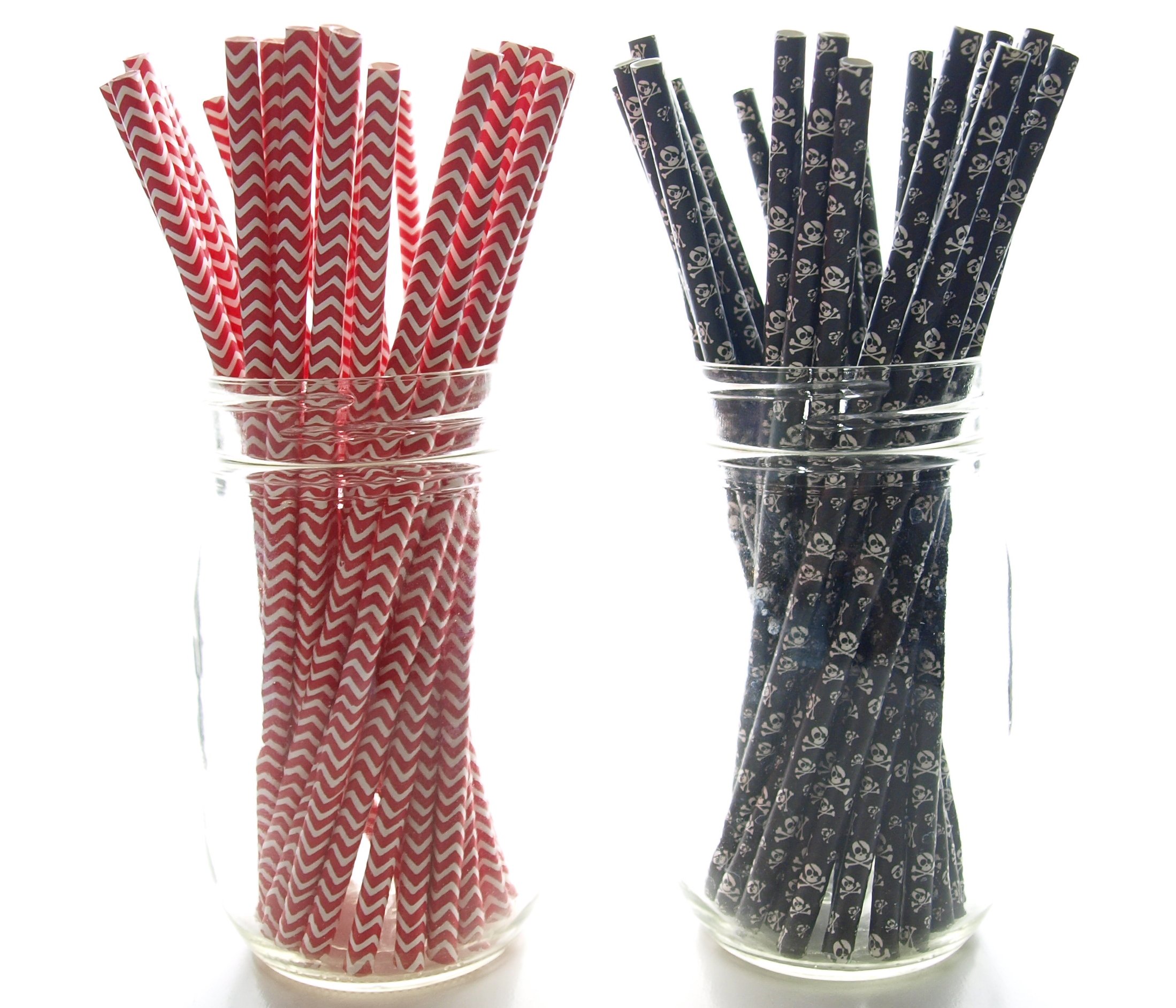 Pirate Party Straws, Skull & Crossbones Skeleton Straws (50 Pack) - Black & Red Halloween Pirate Birthday Party Supplies & Table Decorations, Halloween Paper Straws