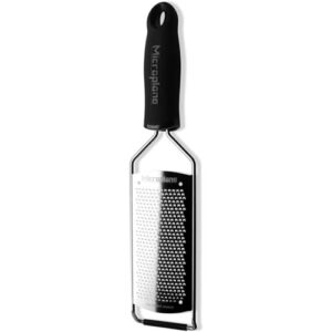 microplane gourmet series hard cheese grater (fine, black)