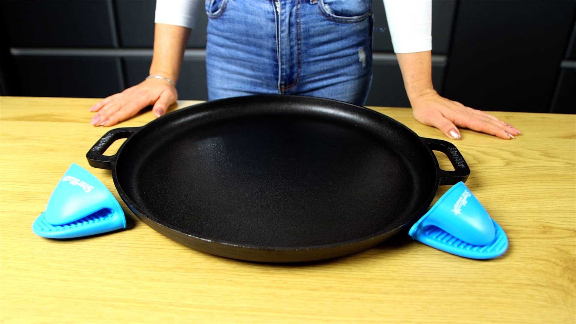 16 Inch Cast Iron Pizza Pan Round Griddle by StarBlue with FREE Silicone Handles and 30 Recipes Ebook– Pre-Seasoned Comal, Kitchen Essentials for Pizza Lovers, Baking, Grill, BBQ, Stove Oven Safe