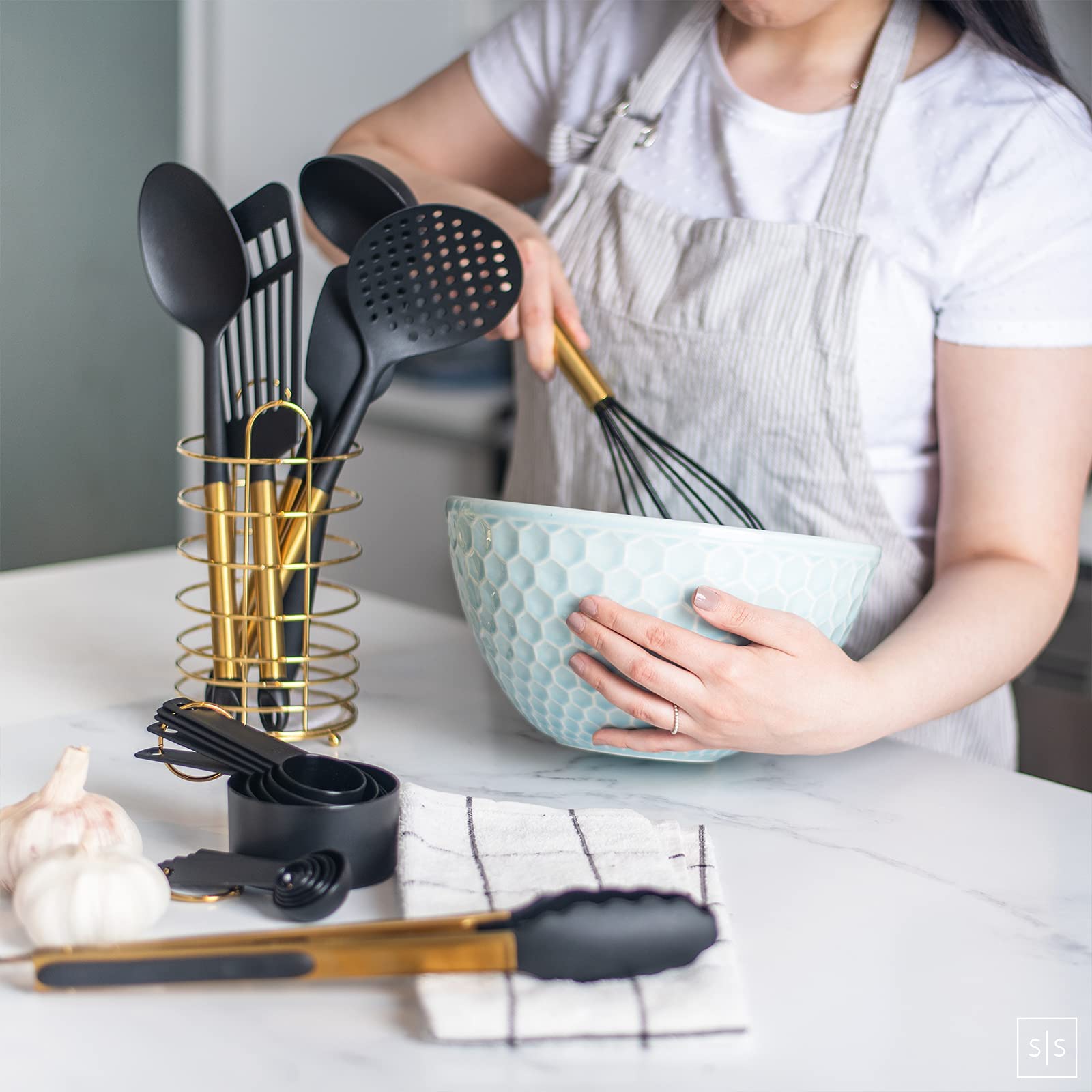 Black and Gold Kitchen Utensils with Stainless Steel Gold Utensil Holder -18 PC Black and Gold Cooking Utensils Set Includes Black and Gold Measuring Cups and Spoons Set- Gold Kitchen Accessories