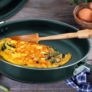 IBILI Reinforced Cast Aluminum Omelette Pan, Frittata Frying Pan Non-Stick with Bakelite Handles Double Sided for Easy Flipping Induction - Made in Spain (24 cm / 9.4 inch)