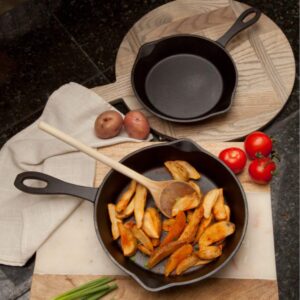 Bayou Classic 7457 8-in and 10-in Cast Iron Skillet Set w/Pour Spouts Perfect For Breakfast Pan Frying Sautéing and Baking