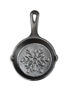 lodge 2019 decorative holiday mini 3.5" skillet