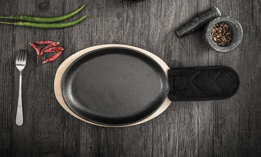 HAWOK Cast Iron Fajita Plate Sizzler Pan Set with Bamboo Tray and Handle Holder, Set of 4, Pre-seasoned Cast Iron Skillet with Bamboo Base and Handle Cover