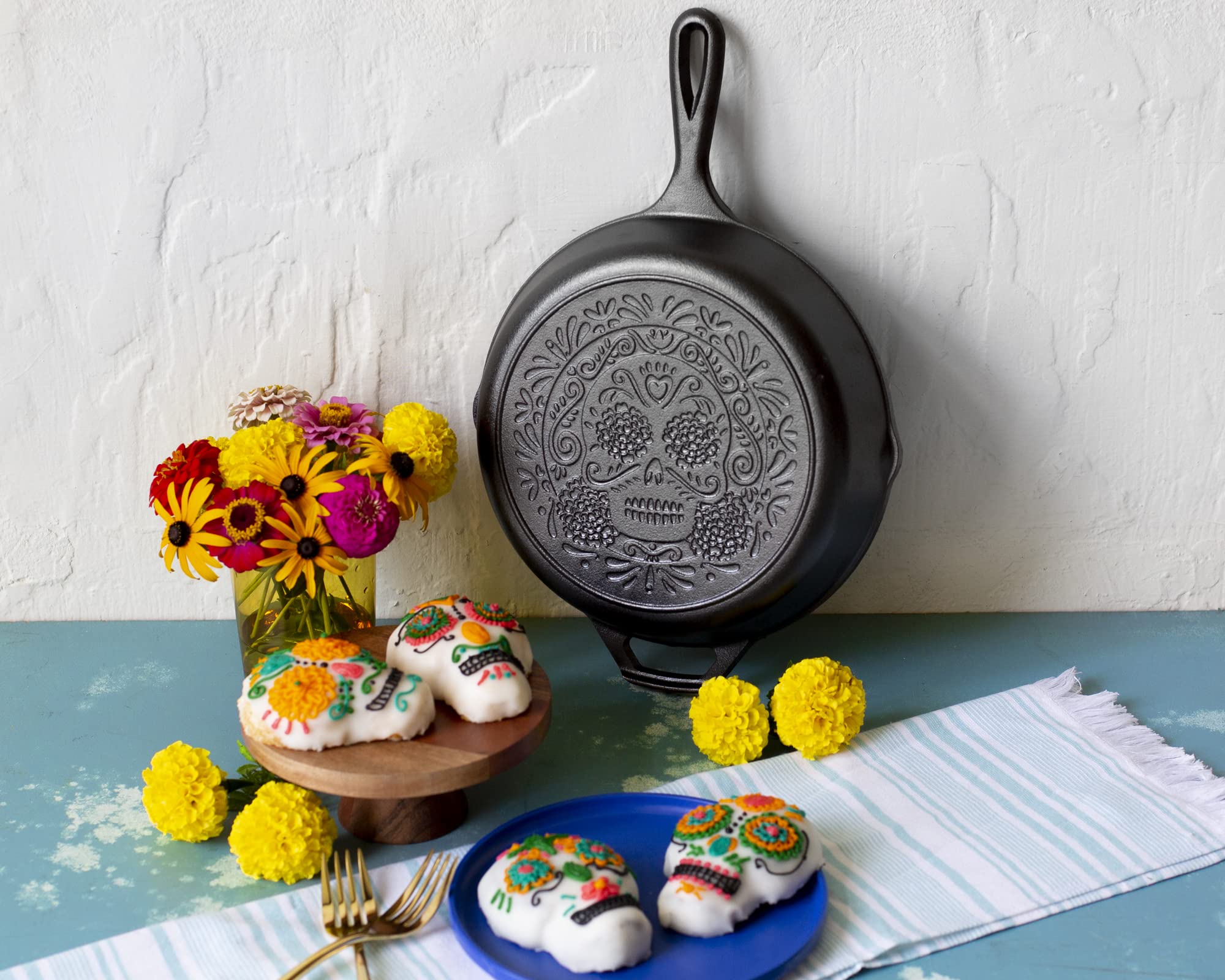 Lodge Seasoned Cast Iron Sugar Skull Skillet, 10.25 Inch