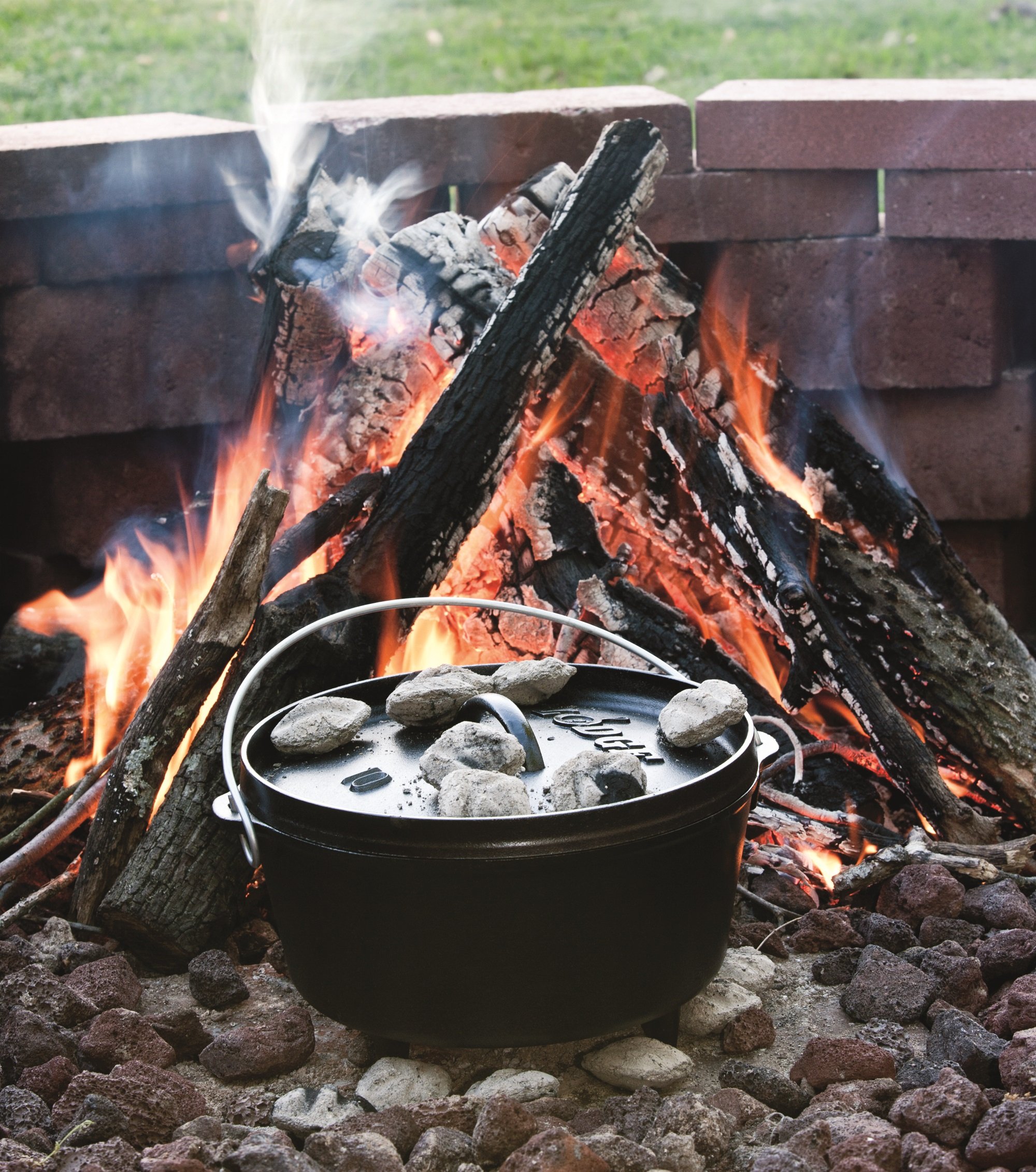 Lodge L10DCO3 Cast Iron Deep Camp Dutch Oven, Pre-Seasoned, 5-Quart and 10 Inch Camp DO Tote Bag,Black