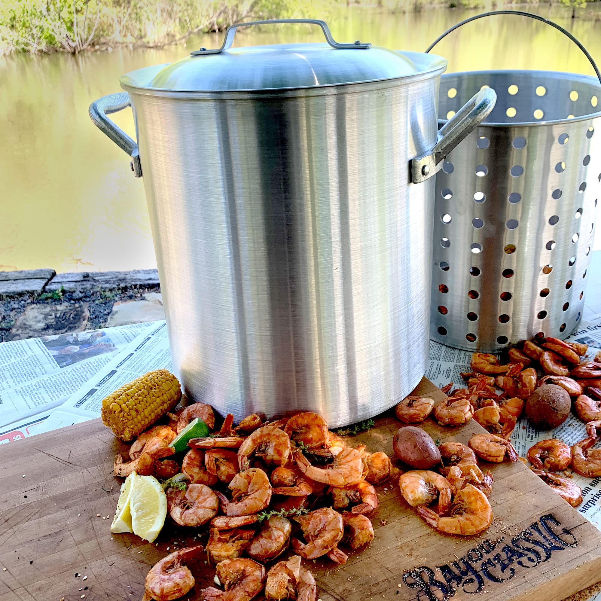 Bayou Classic 4325 25-qt Aluminum Shrimp Pot Features Perforated Aluminum Basket Domed Vented Lid Heavy Riveted Handles Perfect For a Classic Shrimp Boil