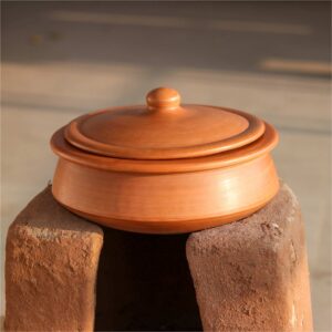 swadeshi blessings handmade exclusive range unglazed clay handi/earthen kadai/clay pot for cooking & serving with lid, 2.8liters (with natural white firing shade & mirror shine) + palm leaf stand