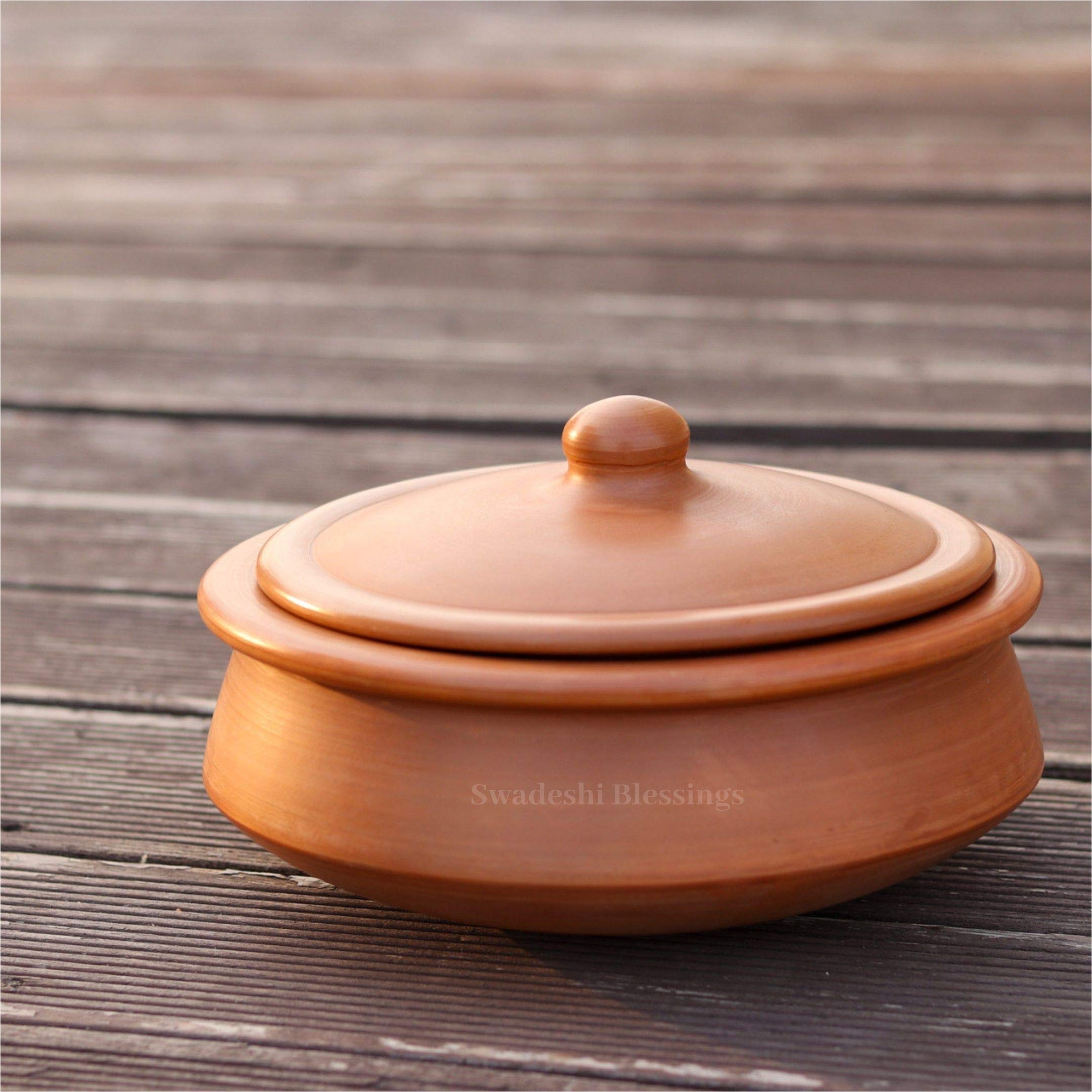 Swadeshi Blessings HandMade Exclusive Range Unglazed Clay Handi/Earthen Kadai/Clay Pot For Cooking & Serving with Lid, 2.8Liters (With Natural White Firing Shade & Mirror Shine) + PALM LEAF STAND