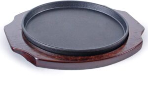 happy sales hsgrd-rnd95, large cast iron steak plate sizzle griddle with wooden base steak pan grill fajita server plate household use or restaurant supply, 9.5" diameter