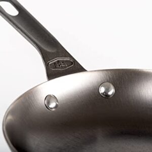 GSI Outdoors Guidecast 8” Frypan I Cast Iron, Lightweight, Gourmet Frying Pan, Camp Cookware