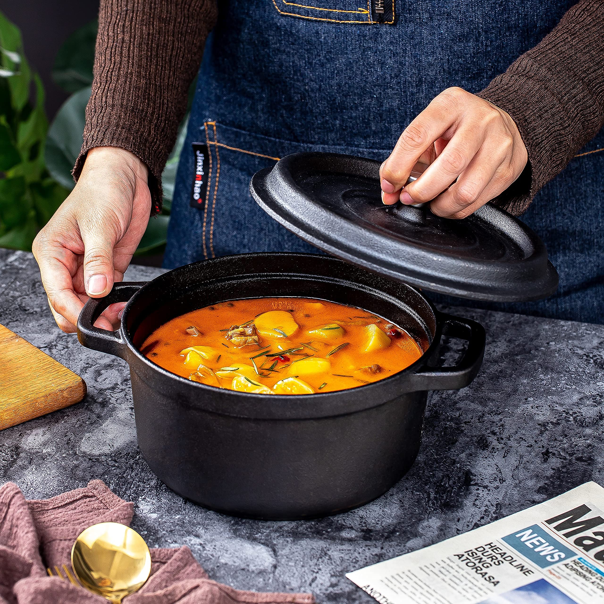 Bruntmor 2.3 Quart Pre-seasoned Cast Iron Dutch Oven With Handles, Lid And Silicone Accessories, 2.3 Qt Black Cast Iron Skillet, Pre-seasoned Shallow Cookware Braising Pan For Casserole Dish