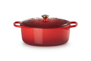 le creuset enameled cast iron noel collection signature oval dutch oven, 6.75 qt., applique w/gold knob